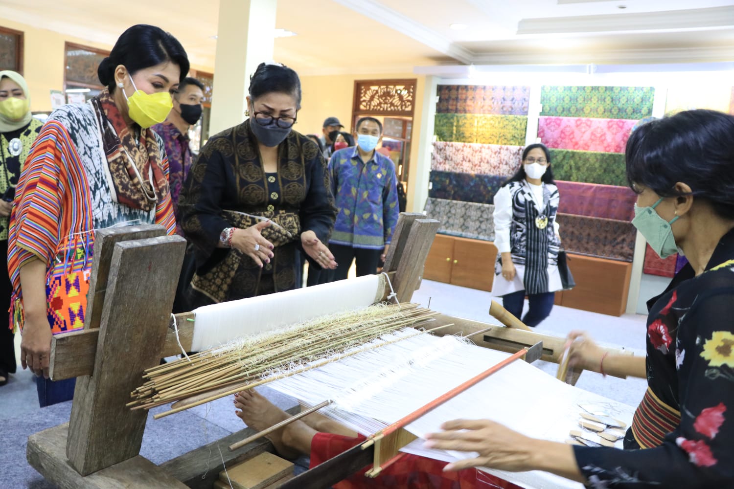 Ny. Putri Koster Dampingi Kunjungan Ketua Umum Dharma Pertiwi Hetty ...
