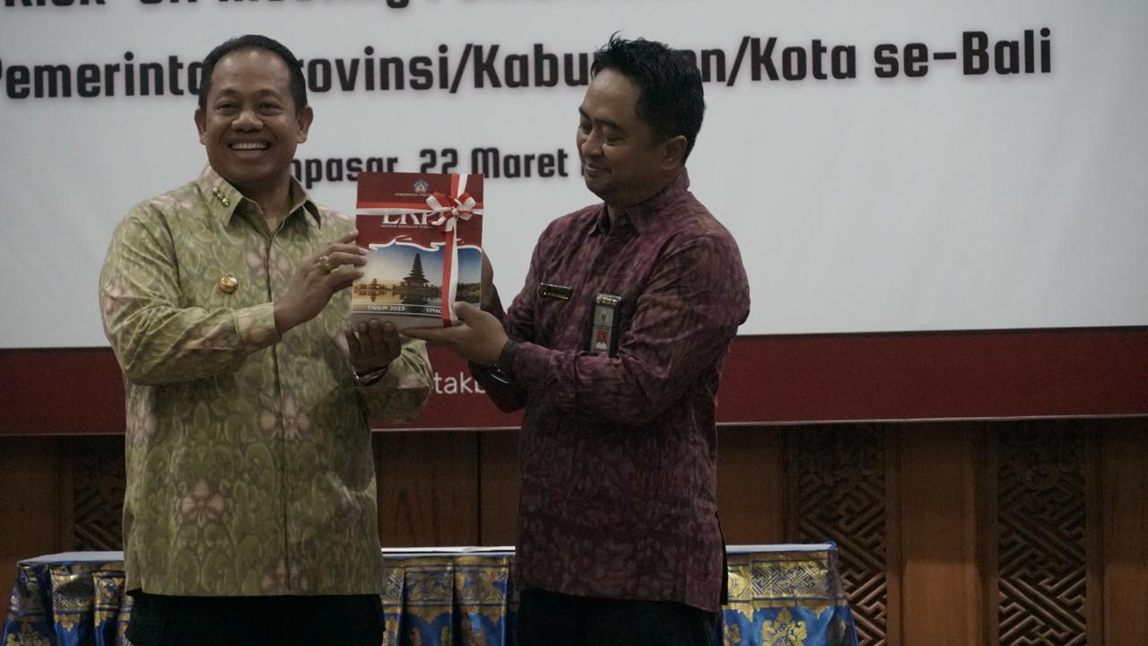 Pj. Gubernur Bali Serahkan LKPD Unaudited Pemerintah Provinsi Bali Tahun 2023 - Pemerintah ...