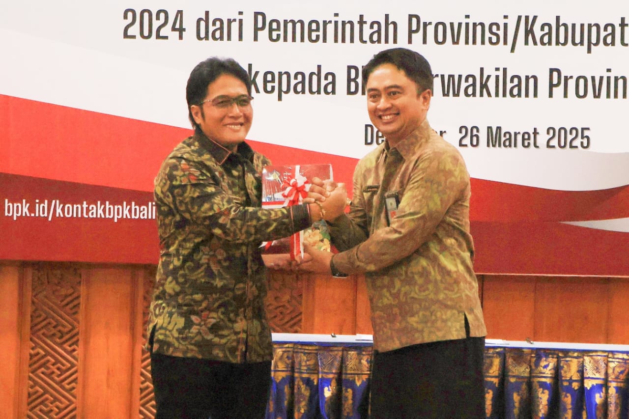 Serahkan LKPD 2024, Wagub Giri Prasta Dorong Capaian WTP Berkualitas - Pemerintah Provinsi Bali