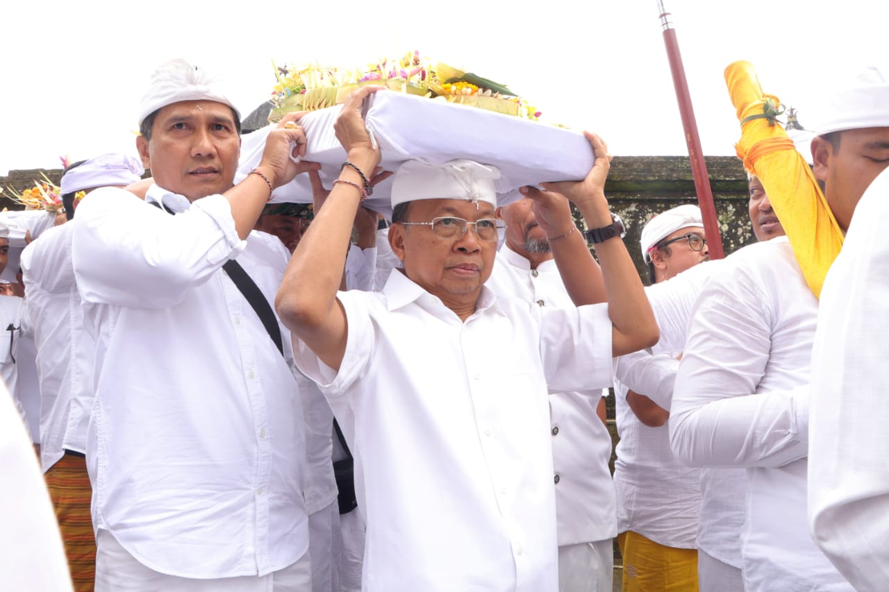 Puncak Karya Ida Bhatara Turun Kabeh (IBTK) 2025 Berlangsung Khidmat ...