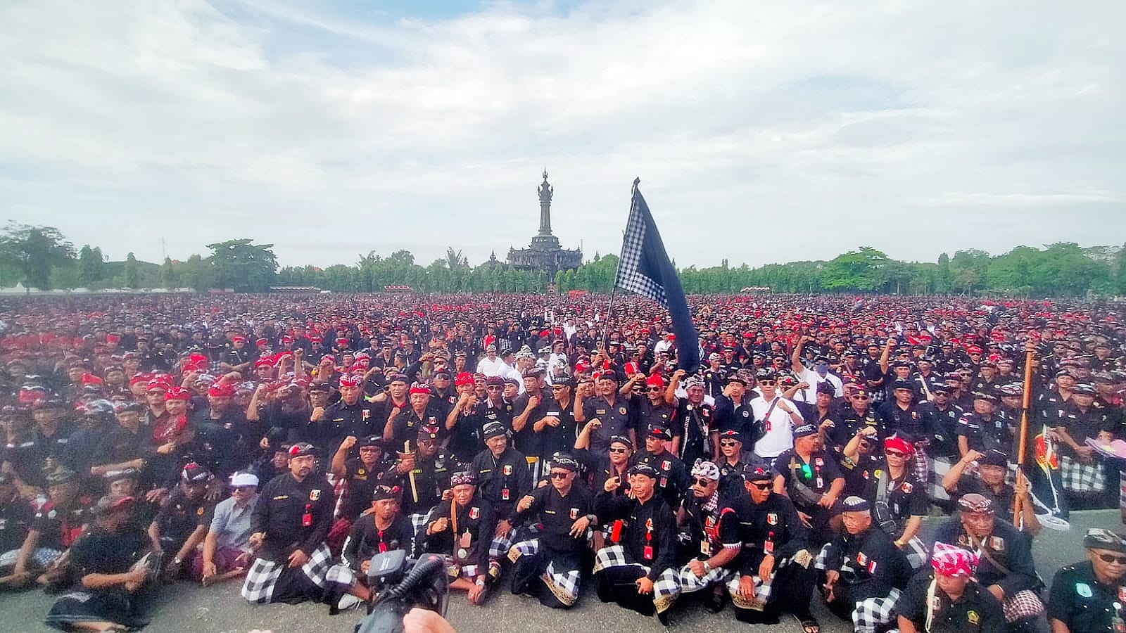 13 Ribu Pecalang se Bali Deklarasi Tolak Preman Berkedok Ormas, Ketua ...