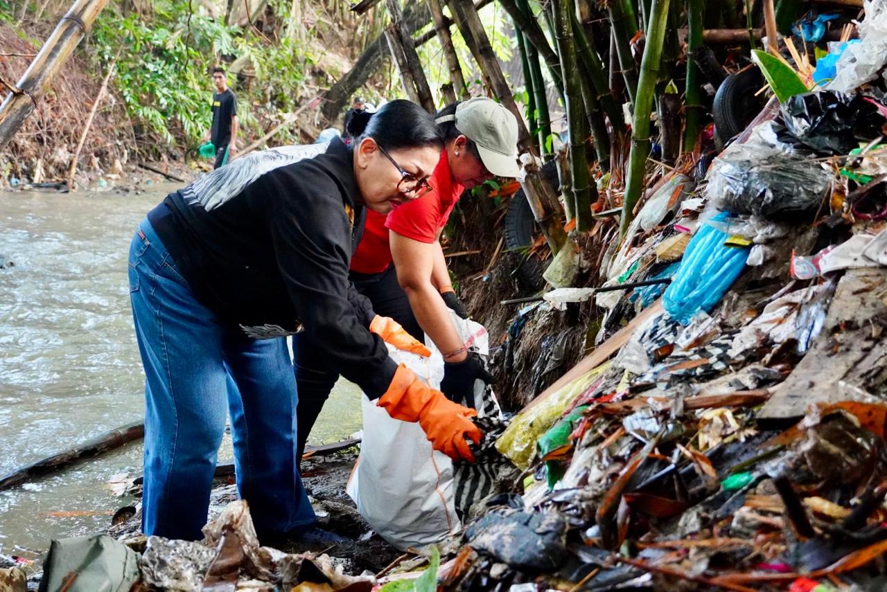 Turun Bersama Yayasan Sungai Watch, Ibu Putri Koster Ajak Masyarakat Ubah Perilaku dari Buang ...
