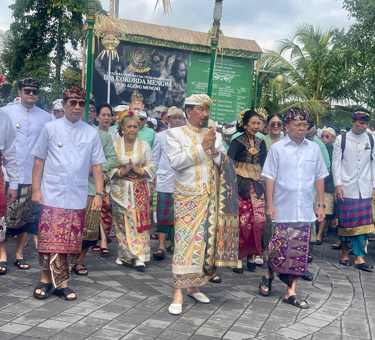 Hadiri Penobatan Ida Cokorda Mengwi ke-13, Gubernur Koster Harapkan Puri Tetap jadi Cikal Bakal ...