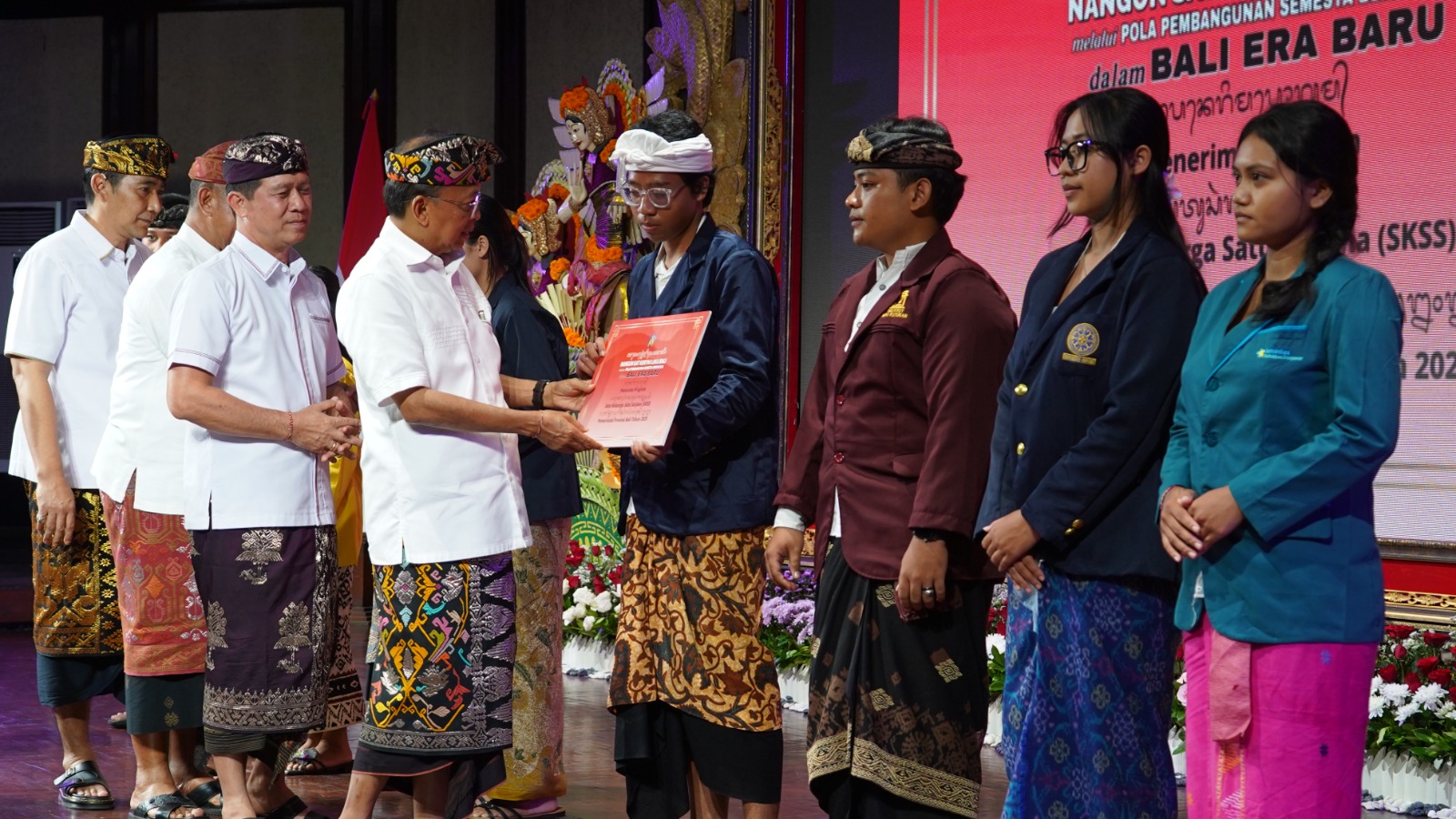 Komit Bangun SDM Bali Unggul, Gubernur Koster Perkuat Akses Pendidikan ...