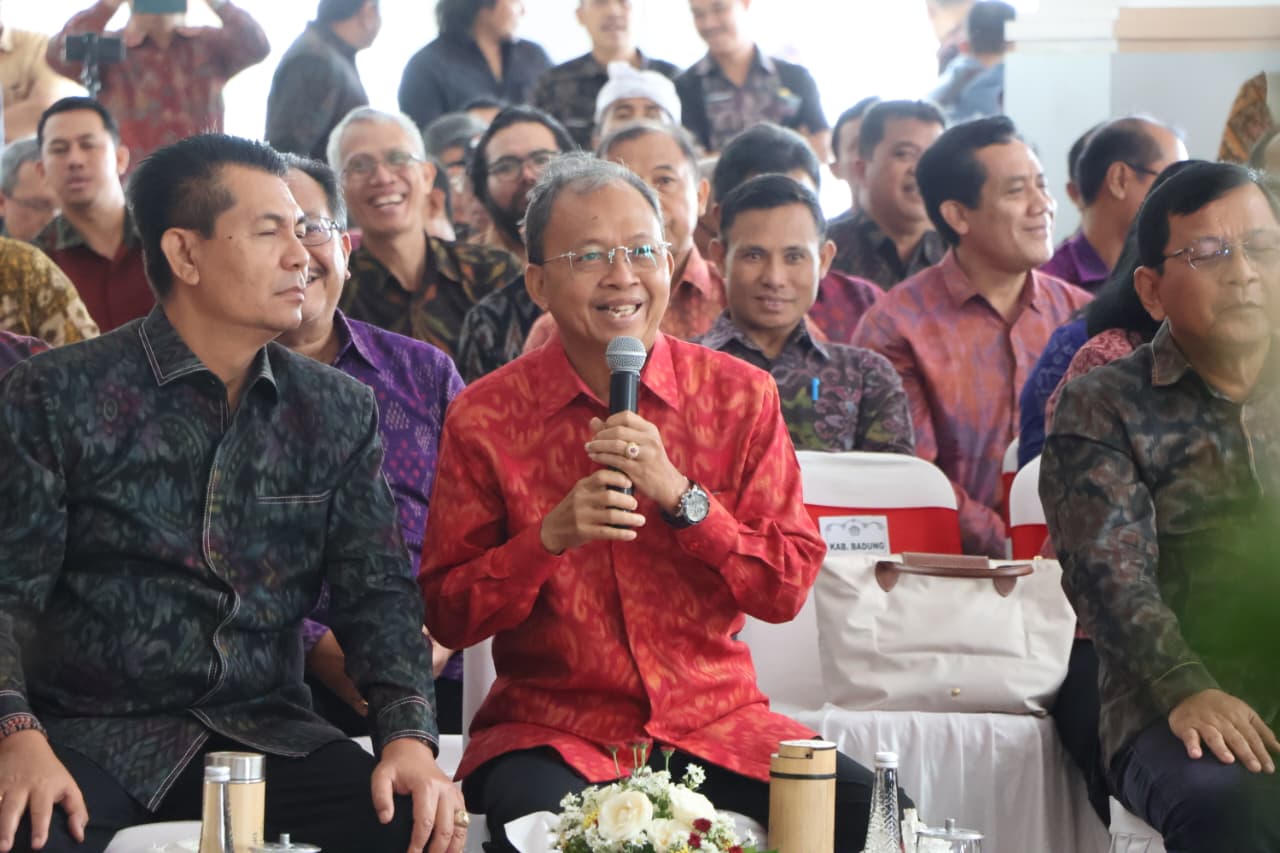 Luncurkan 30 Channel TV Digital dari Turyapada Tower, Gubernur Koster ...